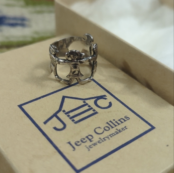 Jeep Collins | Jewelry | Retired Jeep Collins 4 Children Cigar Band ...